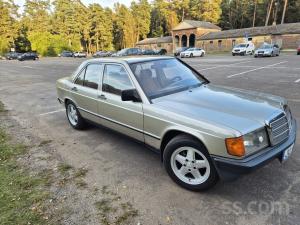 Yellow Mercedes-Benz 190 1986 in Riga, with an engine capacity of 2.00 L and mileage of 280 thousand km for 1500 €, photo 6 on AUTOMOTO.COM.LV