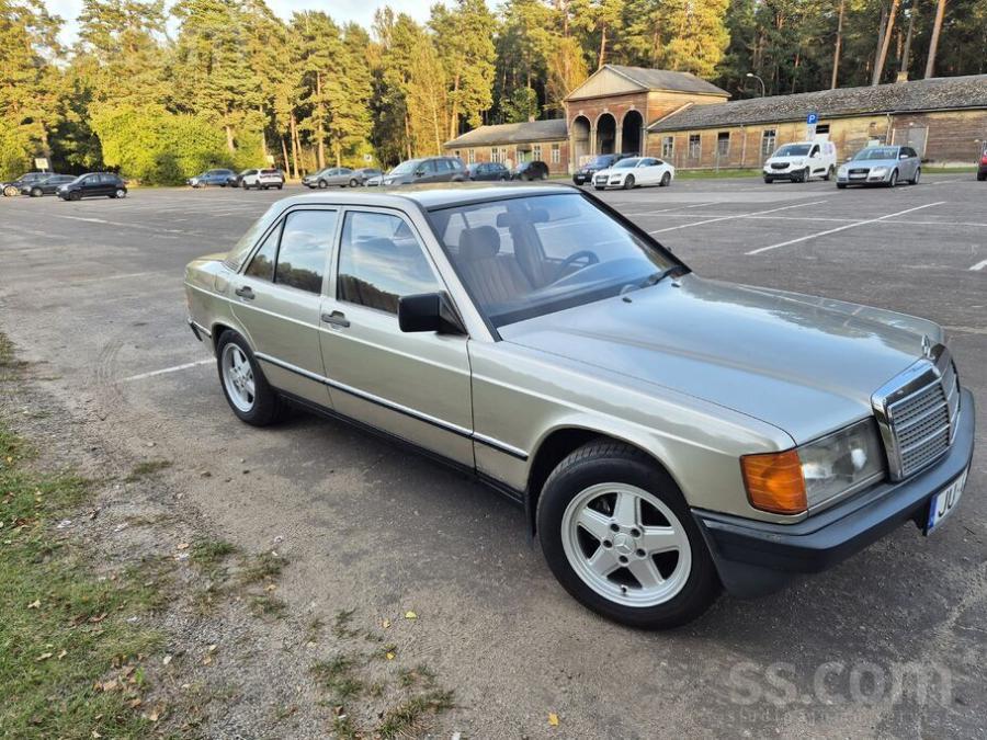 Yellow Mercedes-Benz 190 1986 in Riga, with an engine capacity of 2.00 L and mileage of 280 thousand km for 1500 €, photo 6 on AUTOMOTO.COM.LV