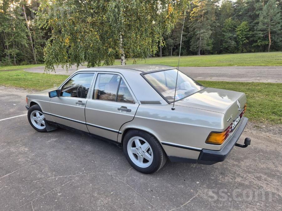Yellow Mercedes-Benz 190 1986 in Riga, with an engine capacity of 2.00 L and mileage of 280 thousand km for 1500 €, photo 8 on AUTOMOTO.COM.LV