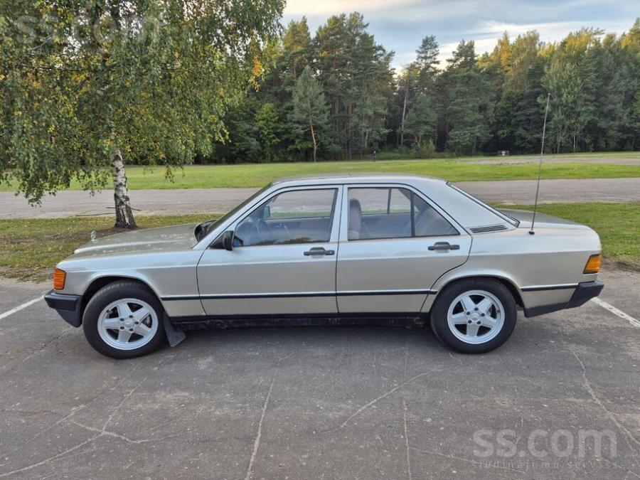 Yellow Mercedes-Benz 190 1986 in Riga, with an engine capacity of 2.00 L and mileage of 280 thousand km for 1500 €, photo 9 on AUTOMOTO.COM.LV