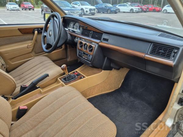 Yellow Mercedes-Benz 190 1986 in Riga, with an engine capacity of 2.00 L and mileage of 280 thousand km for 1500 €, photo 11 on AUTOMOTO.COM.LV