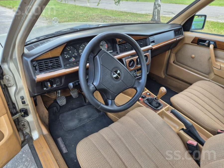 Yellow Mercedes-Benz 190 1986 in Riga, with an engine capacity of 2.00 L and mileage of 280 thousand km for 1500 €, photo 13 on AUTOMOTO.COM.LV