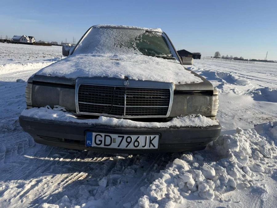 Yellow Mercedes-Benz 190 1991 in Marijampole, with an engine capacity of 2.30 L and mileage of 250 thousand km for 1499 €, photo 2 on AUTOMOTO.COM.LV
