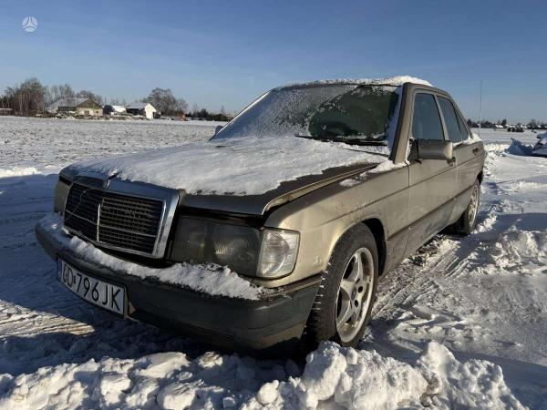 Yellow Mercedes-Benz 190 1991 in Marijampole, with an engine capacity of 2.30 L and mileage of 250 thousand km for 1499 €, photo 3 on AUTOMOTO.COM.LV