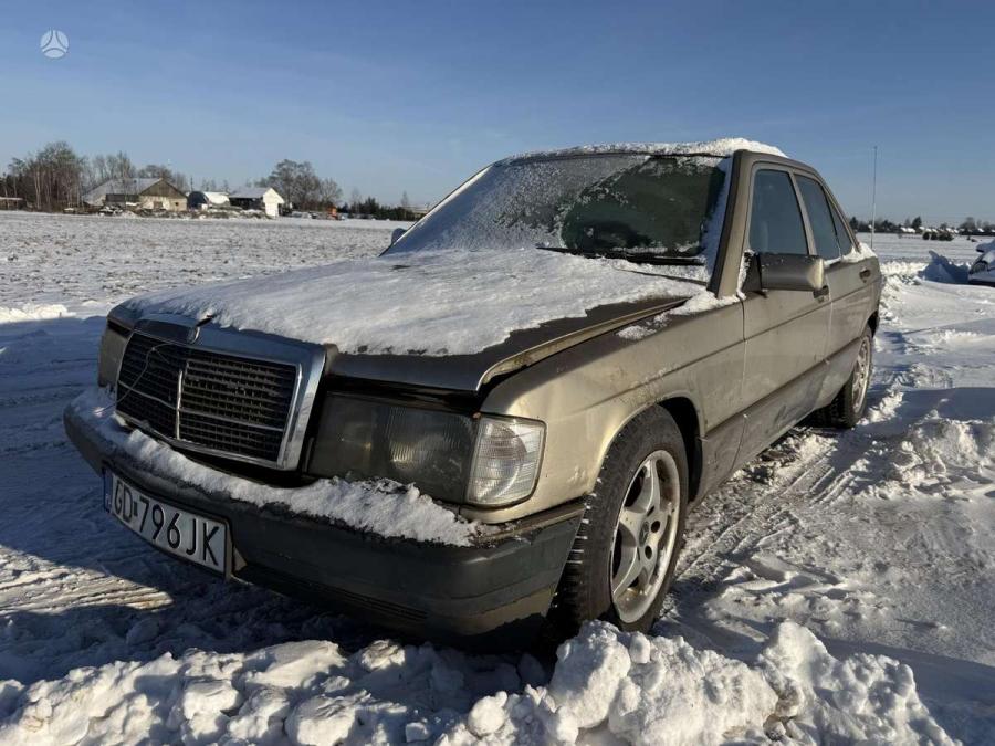 Yellow Mercedes-Benz 190 1991 in Marijampole, with an engine capacity of 2.30 L and mileage of 250 thousand km for 1499 €, photo 3 on AUTOMOTO.COM.LV
