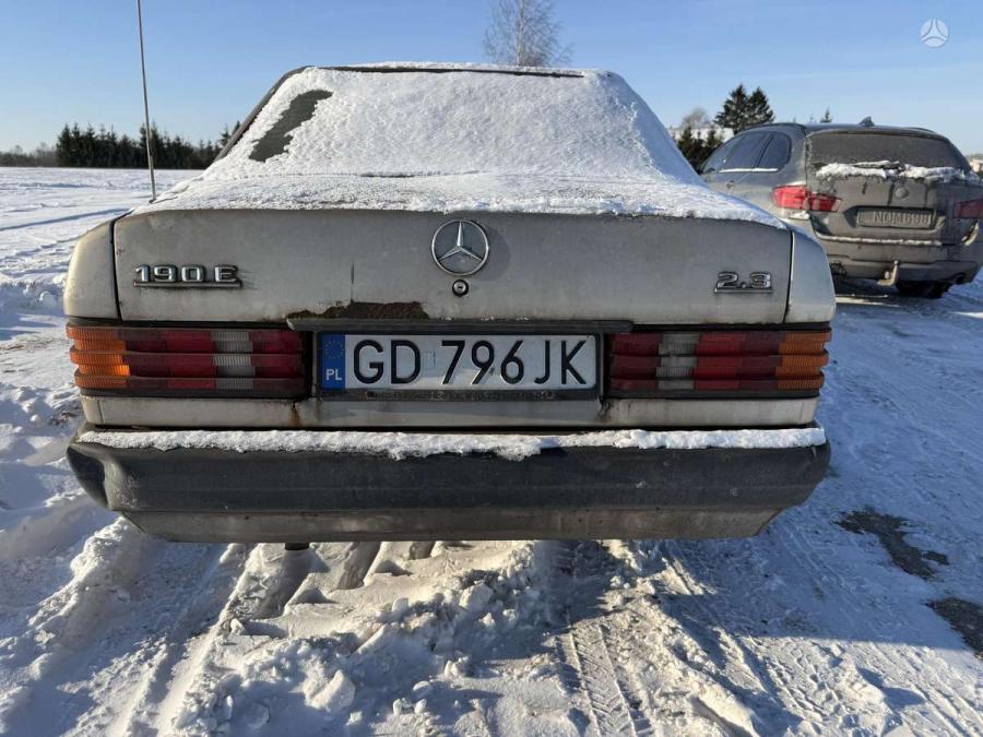 Yellow Mercedes-Benz 190 1991 in Marijampole, with an engine capacity of 2.30 L and mileage of 250 thousand km for 1499 €, photo 5 on AUTOMOTO.COM.LV