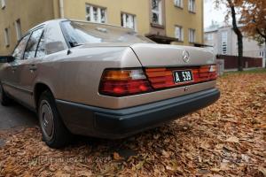 Smilšu krāsa Mercedes-Benz 200 1986 Tallina, ar dzinēja tilpumu 2.00 L un nobraukumu 158 tūkst. km par 11900 €, foto 3 vietnē AUTOMOTO.COM.LV