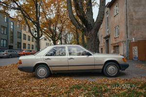 Smilšu krāsa Mercedes-Benz 200 1986 Tallina, ar dzinēja tilpumu 2.00 L un nobraukumu 158 tūkst. km par 11900 €, foto 4 vietnē AUTOMOTO.COM.LV