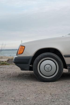 Smilšu krāsa Mercedes-Benz 200 1986 Tallina, ar dzinēja tilpumu 2.00 L un nobraukumu 158 tūkst. km par 11900 €, foto 8 vietnē AUTOMOTO.COM.LV