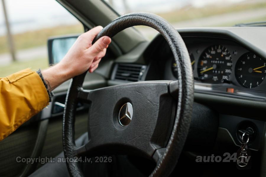 Smilšu krāsa Mercedes-Benz 200 1986 Tallina, ar dzinēja tilpumu 2.00 L un nobraukumu 158 tūkst. km par 11900 €, foto 12 vietnē AUTOMOTO.COM.LV