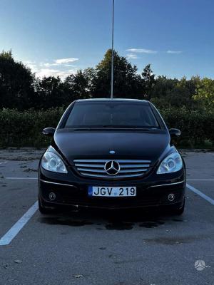 Black Mercedes-Benz 200 2006 in Kedainiai, with an engine capacity of 2.04 L and mileage of 316 thousand km for 1000 €, photo 3 on AUTOMOTO.COM.LV