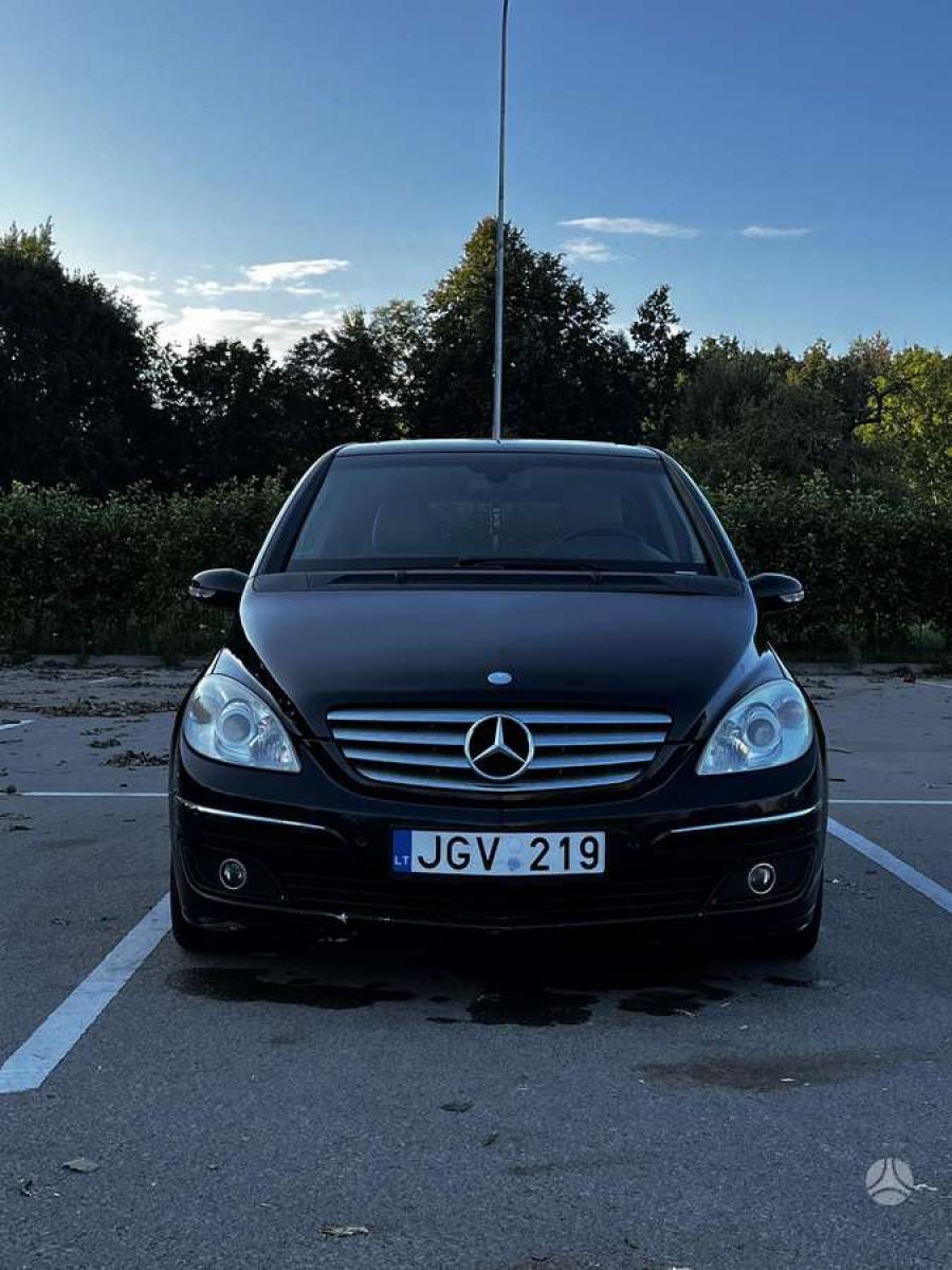 Black Mercedes-Benz 200 2006 in Kedainiai, with an engine capacity of 2.04 L and mileage of 316 thousand km for 1000 €, photo 3 on AUTOMOTO.COM.LV