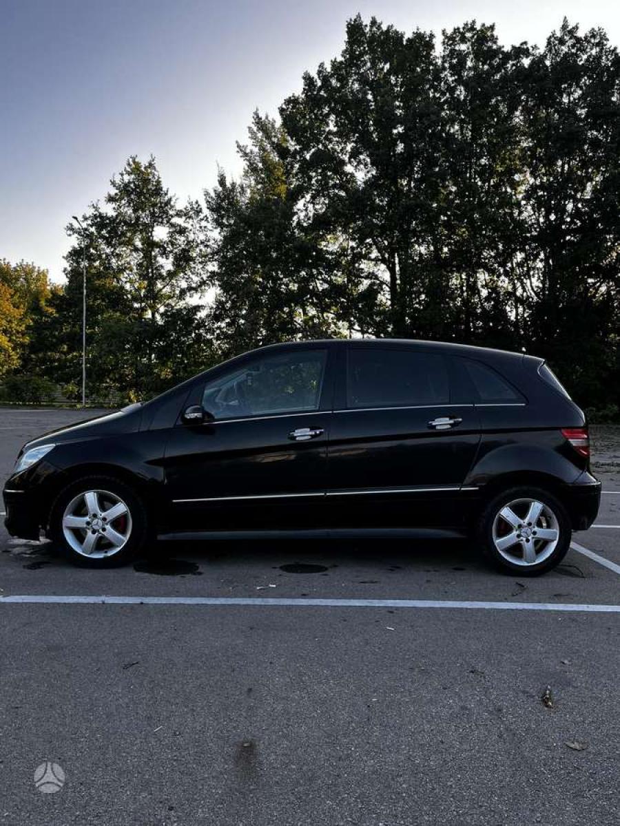 Black Mercedes-Benz 200 2006 in Kedainiai, with an engine capacity of 2.04 L and mileage of 316 thousand km for 1000 €, photo 4 on AUTOMOTO.COM.LV