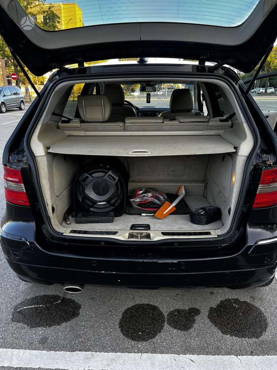 Black Mercedes-Benz 200 2006 in Kedainiai, with an engine capacity of 2.04 L and mileage of 316 thousand km for 1000 €, photo 12 on AUTOMOTO.COM.LV