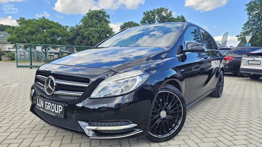 Black Mercedes-Benz 200 2012 in Prienai, with an engine capacity of 1.80 L and mileage of 238 thousand km for 7500 €, photo 4 on AUTOMOTO.COM.LV