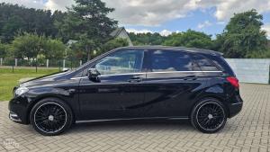 Black Mercedes-Benz 200 2012 in Prienai, with an engine capacity of 1.80 L and mileage of 238 thousand km for 7500 €, photo 5 on AUTOMOTO.COM.LV