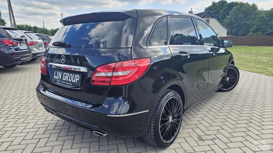 Black Mercedes-Benz 200 2012 in Prienai, with an engine capacity of 1.80 L and mileage of 238 thousand km for 7500 €, photo 8 on AUTOMOTO.COM.LV