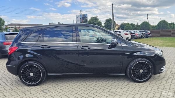 Black Mercedes-Benz 200 2012 in Prienai, with an engine capacity of 1.80 L and mileage of 238 thousand km for 7500 €, photo 8 on AUTOMOTO.COM.LV