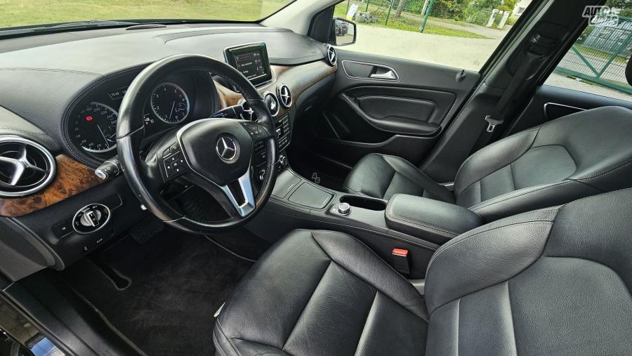 Black Mercedes-Benz 200 2012 in Prienai, with an engine capacity of 1.80 L and mileage of 238 thousand km for 7500 €, photo 11 on AUTOMOTO.COM.LV
