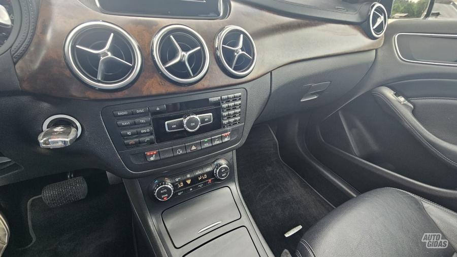 Black Mercedes-Benz 200 2012 in Prienai, with an engine capacity of 1.80 L and mileage of 238 thousand km for 7500 €, photo 14 on AUTOMOTO.COM.LV