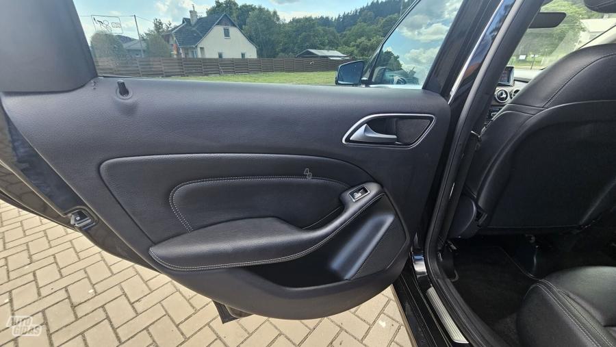 Black Mercedes-Benz 200 2012 in Prienai, with an engine capacity of 1.80 L and mileage of 238 thousand km for 7500 €, photo 18 on AUTOMOTO.COM.LV