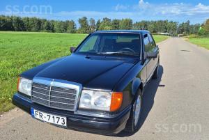 Melns Mercedes-Benz 200 1990 Rīga, ar dzinēja tilpumu 2.00 L un nobraukumu 0 tūkst. km par 3200 €, foto 4 vietnē AUTOMOTO.COM.LV
