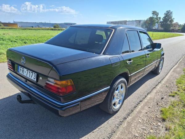 Melns Mercedes-Benz 200 1990 Rīga, ar dzinēja tilpumu 2.00 L un nobraukumu 0 tūkst. km par 3200 €, foto 6 vietnē AUTOMOTO.COM.LV
