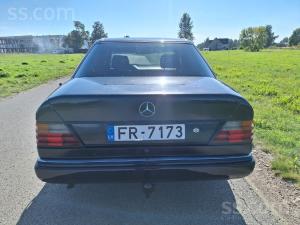 Melns Mercedes-Benz 200 1990 Rīga, ar dzinēja tilpumu 2.00 L un nobraukumu 0 tūkst. km par 3200 €, foto 7 vietnē AUTOMOTO.COM.LV