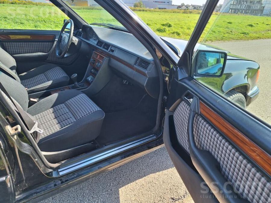 Melns Mercedes-Benz 200 1990 Rīga, ar dzinēja tilpumu 2.00 L un nobraukumu 0 tūkst. km par 3200 €, foto 14 vietnē AUTOMOTO.COM.LV