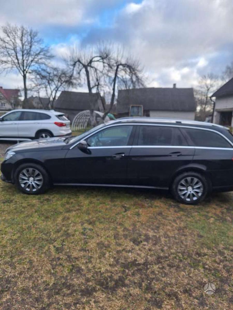 Black Mercedes-Benz 200 2014 in Sakiai, with an engine capacity of 2.00 L and mileage of 300 thousand km for 1 €, photo 16 on AUTOMOTO.COM.LV