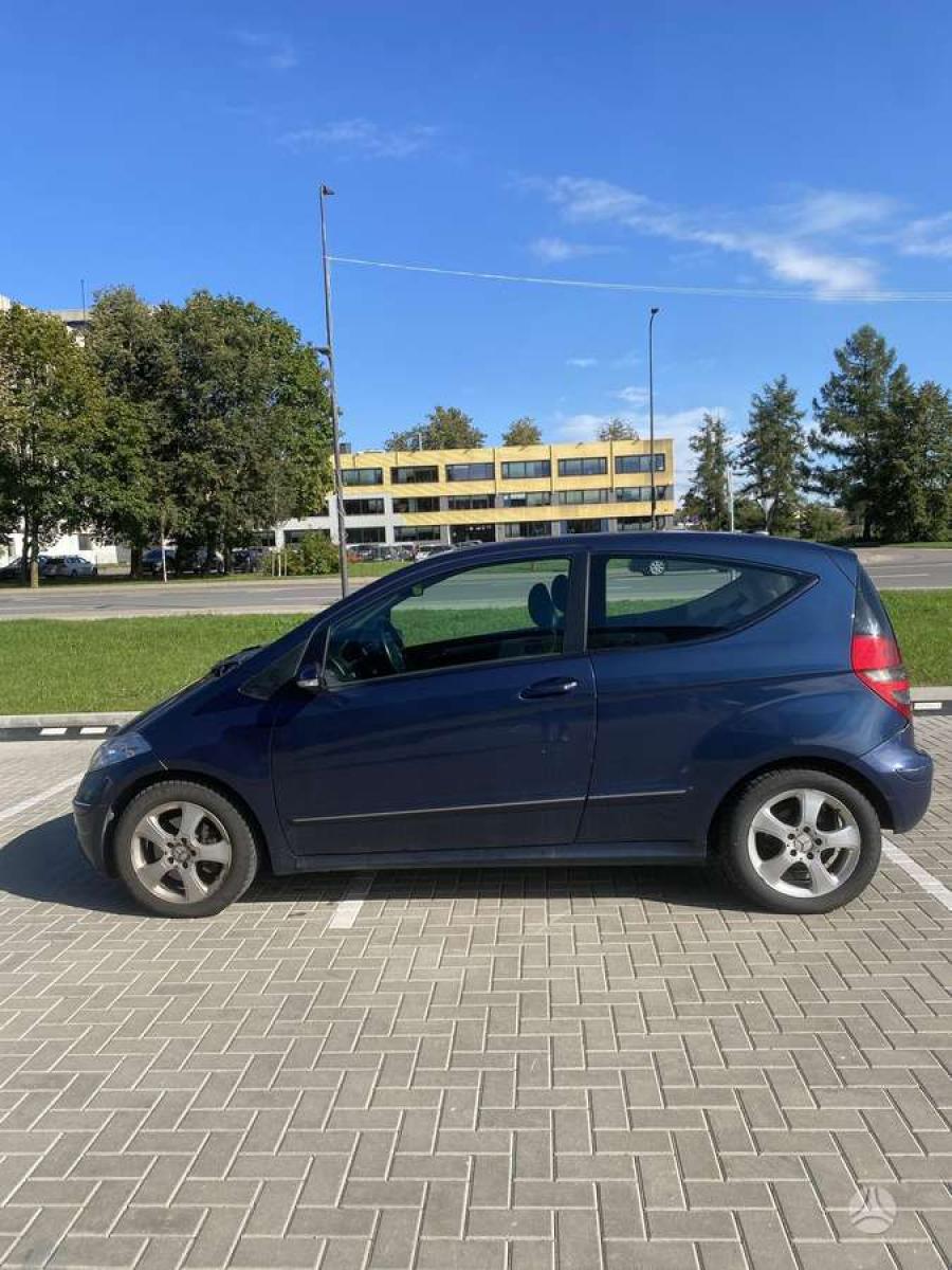 Blue Mercedes-Benz 200 2006 in Kaunas, with an engine capacity of 2.04 L and mileage of 196 thousand km for 1100 €, photo 7 on AUTOMOTO.COM.LV