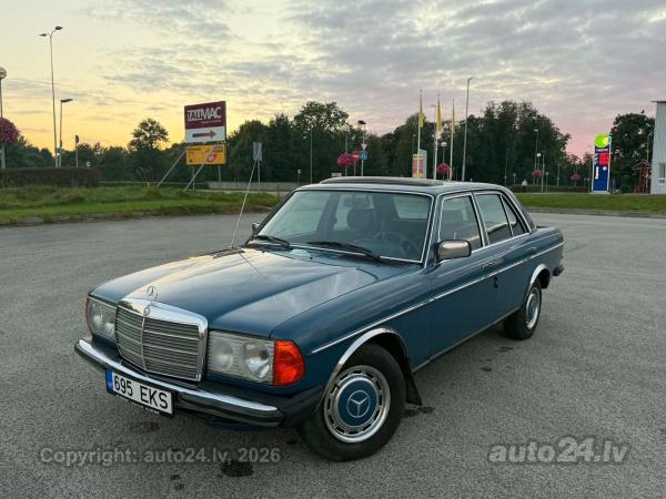 Blue Mercedes-Benz 200 1982 in Narva, with an engine capacity of 2.00 L and mileage of 273 thousand km for 3990 €, photo 3 on AUTOMOTO.COM.LV