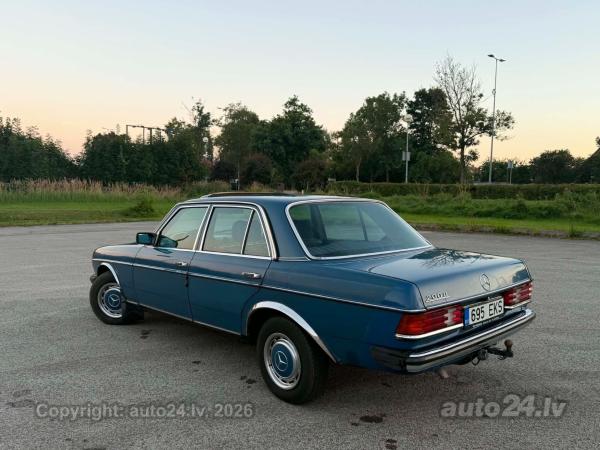 Blue Mercedes-Benz 200 1982 in Narva, with an engine capacity of 2.00 L and mileage of 273 thousand km for 3990 €, photo 4 on AUTOMOTO.COM.LV