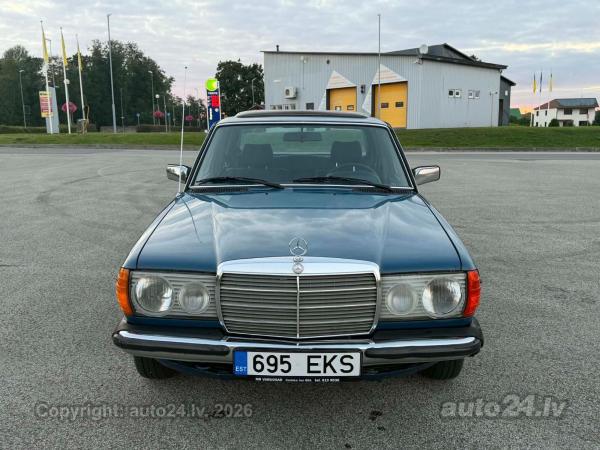 Blue Mercedes-Benz 200 1982 in Narva, with an engine capacity of 2.00 L and mileage of 273 thousand km for 3990 €, photo 6 on AUTOMOTO.COM.LV