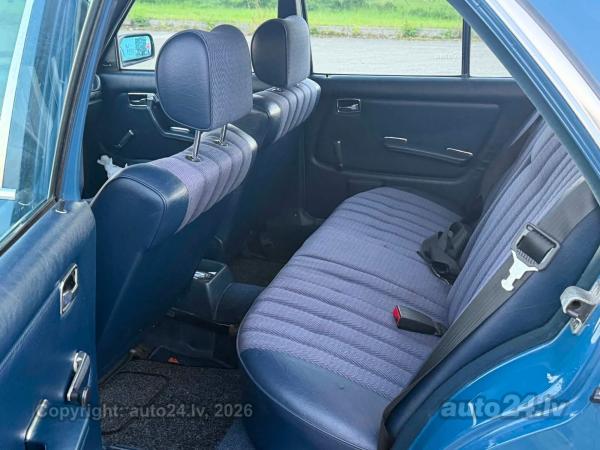 Blue Mercedes-Benz 200 1982 in Narva, with an engine capacity of 2.00 L and mileage of 273 thousand km for 3990 €, photo 9 on AUTOMOTO.COM.LV