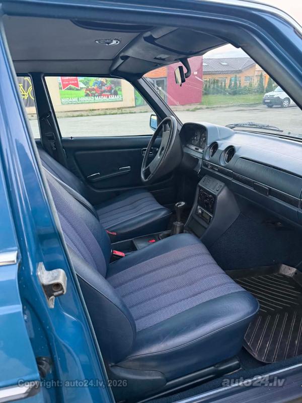 Blue Mercedes-Benz 200 1982 in Narva, with an engine capacity of 2.00 L and mileage of 273 thousand km for 3990 €, photo 10 on AUTOMOTO.COM.LV