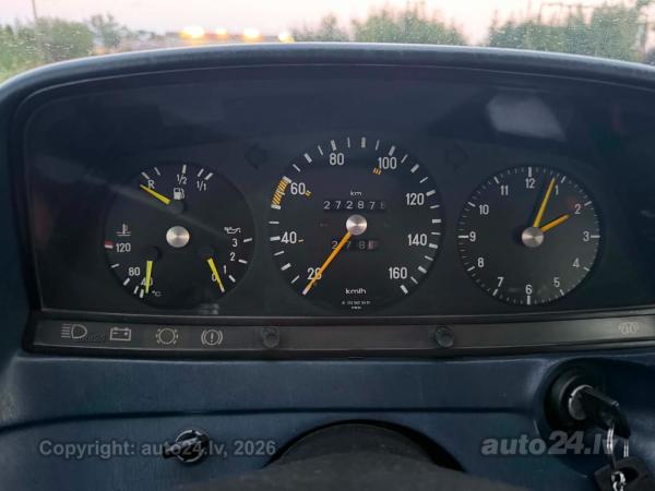 Blue Mercedes-Benz 200 1982 in Narva, with an engine capacity of 2.00 L and mileage of 273 thousand km for 3990 €, photo 11 on AUTOMOTO.COM.LV