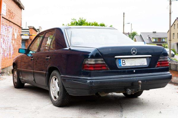 Zils Mercedes-Benz 200 1994 Klaipėda, ar dzinēja tilpumu 2.00 L un nobraukumu 475 tūkst. km par 1700 €, foto 2 vietnē AUTOMOTO.COM.LV