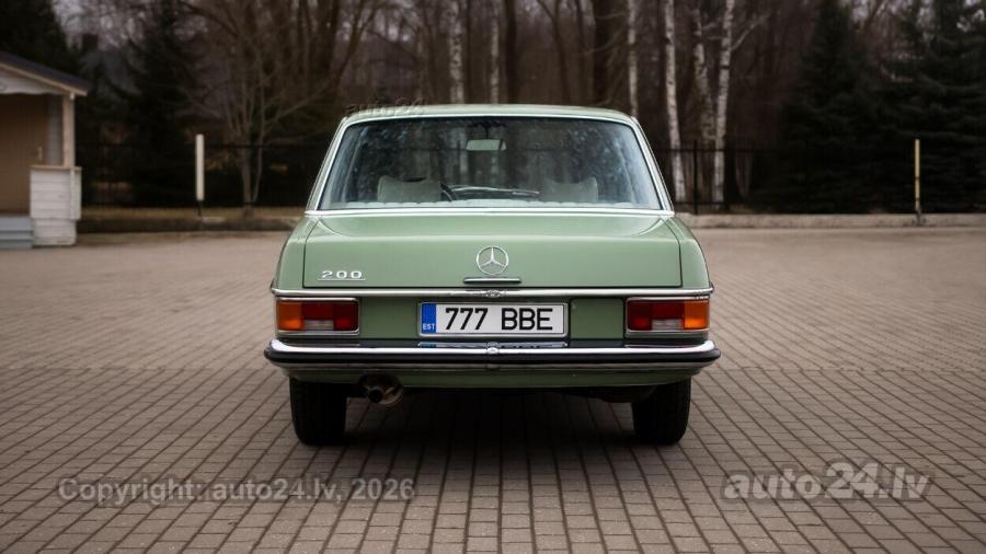 Zaļš Mercedes-Benz 200 1973 Tallina, ar dzinēja tilpumu 2.00 L un nobraukumu 100 tūkst. km par 17500 €, foto 4 vietnē AUTOMOTO.COM.LV