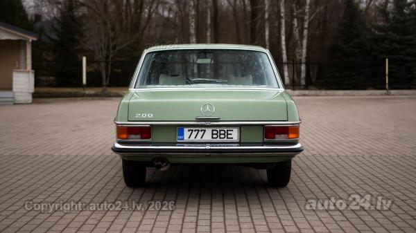 Green Mercedes-Benz 200 1973 in Tallinn, with an engine capacity of 2.00 L and mileage of 100 thousand km for 17500 €, photo 4 on AUTOMOTO.COM.LV