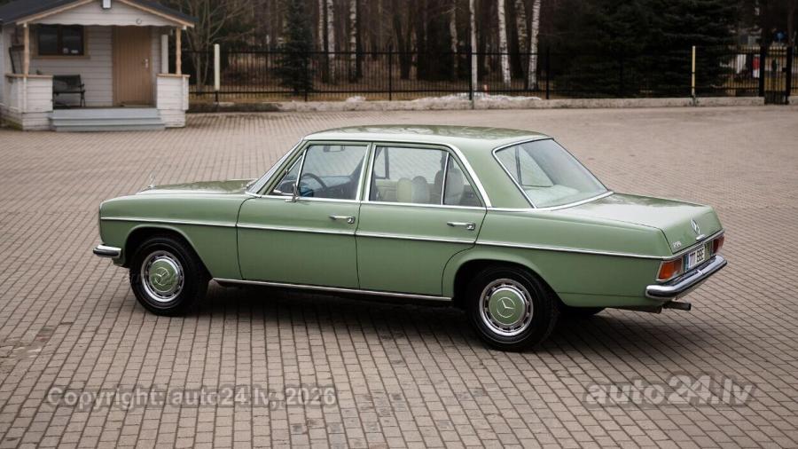 Green Mercedes-Benz 200 1973 in Tallinn, with an engine capacity of 2.00 L and mileage of 100 thousand km for 17500 €, photo 6 on AUTOMOTO.COM.LV