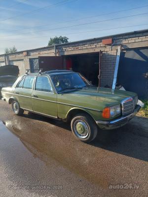 Green Mercedes-Benz 200 1980 in Riga, with an engine capacity of 2.00 L and mileage of 186 thousand km for 2700 €, photo  on AUTOMOTO.COM.LV