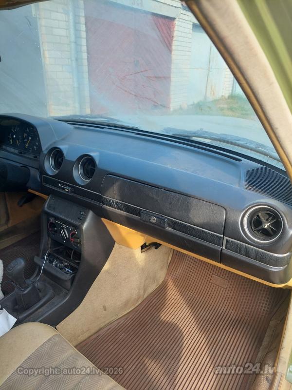 Zaļš Mercedes-Benz 200 1980 Rīga, ar dzinēja tilpumu 2.00 L un nobraukumu 186 tūkst. km par 2700 €, foto 4 vietnē AUTOMOTO.COM.LV