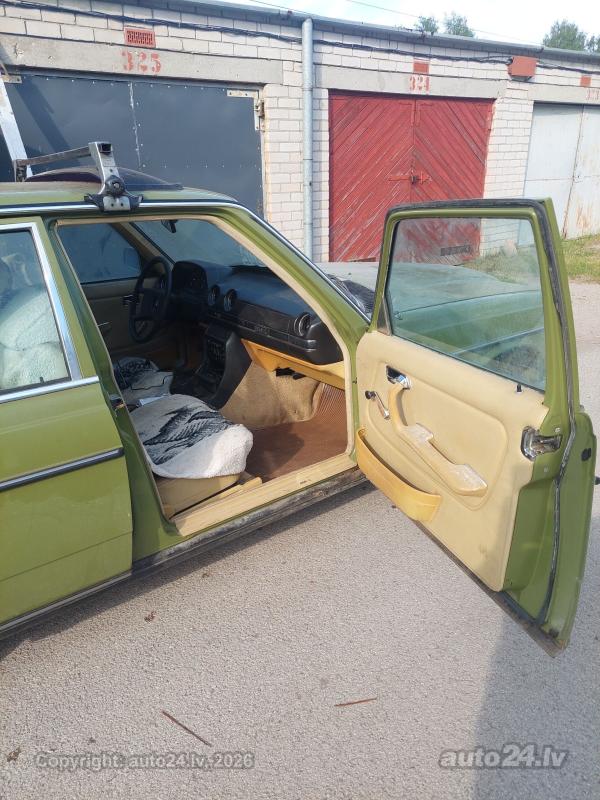 Zaļš Mercedes-Benz 200 1980 Rīga, ar dzinēja tilpumu 2.00 L un nobraukumu 186 tūkst. km par 2700 €, foto 6 vietnē AUTOMOTO.COM.LV
