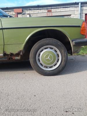 Zaļš Mercedes-Benz 200 1980 Rīga, ar dzinēja tilpumu 2.00 L un nobraukumu 186 tūkst. km par 2700 €, foto 8 vietnē AUTOMOTO.COM.LV