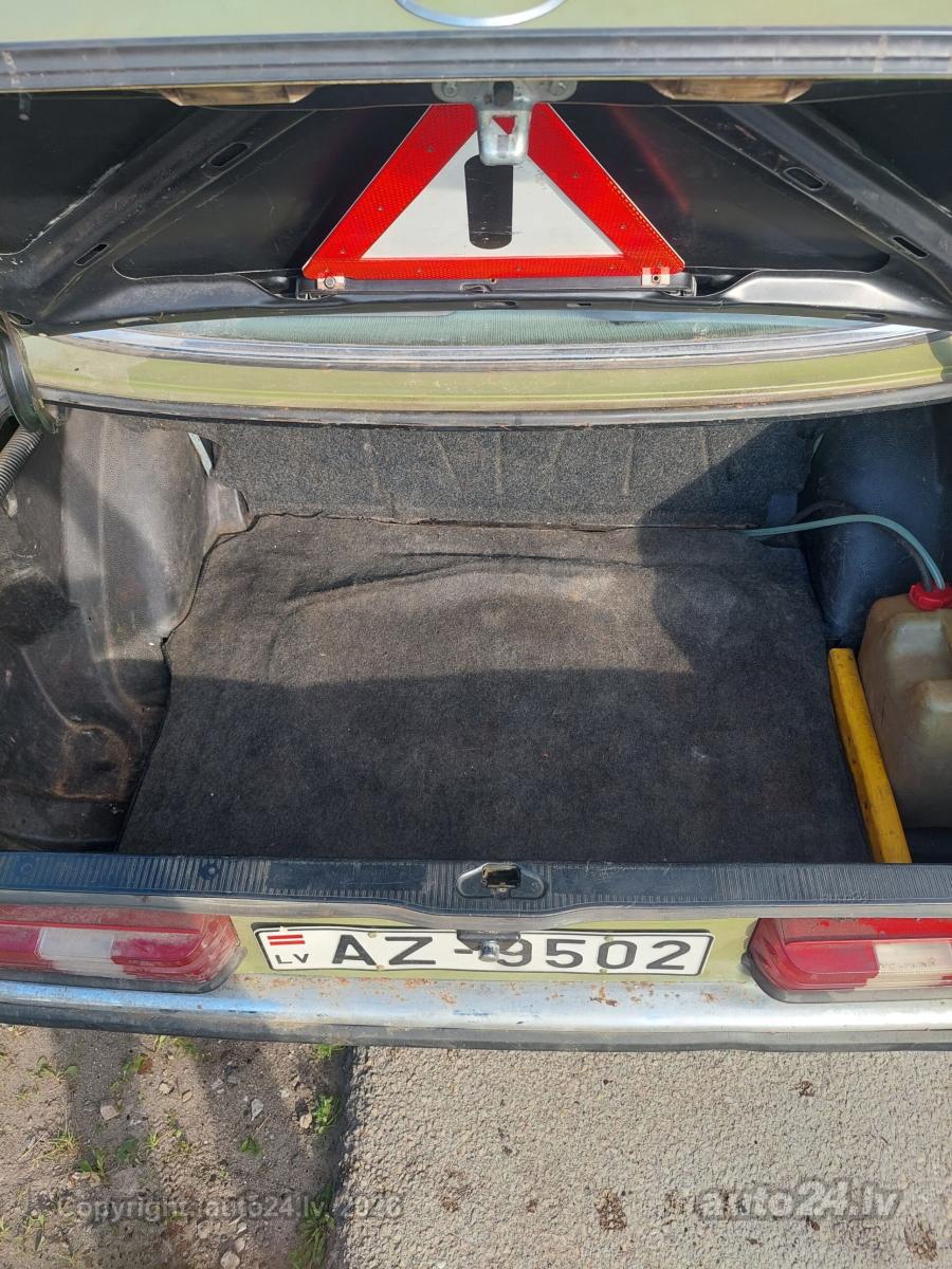 Zaļš Mercedes-Benz 200 1980 Rīga, ar dzinēja tilpumu 2.00 L un nobraukumu 186 tūkst. km par 2700 €, foto 11 vietnē AUTOMOTO.COM.LV