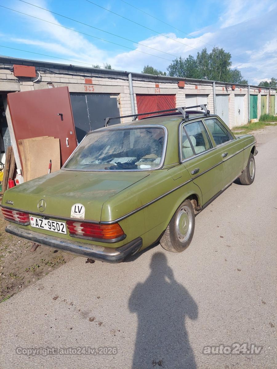 Zaļš Mercedes-Benz 200 1980 Rīga, ar dzinēja tilpumu 2.00 L un nobraukumu 186 tūkst. km par 2700 €, foto 12 vietnē AUTOMOTO.COM.LV