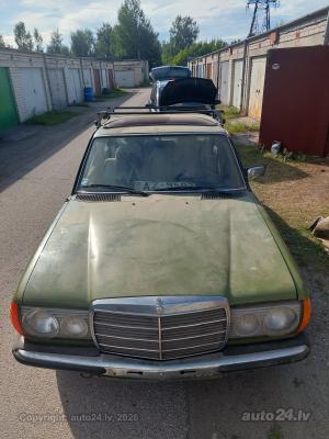 Zaļš Mercedes-Benz 200 1980 Rīga, ar dzinēja tilpumu 2.00 L un nobraukumu 186 tūkst. km par 2700 €, foto 15 vietnē AUTOMOTO.COM.LV