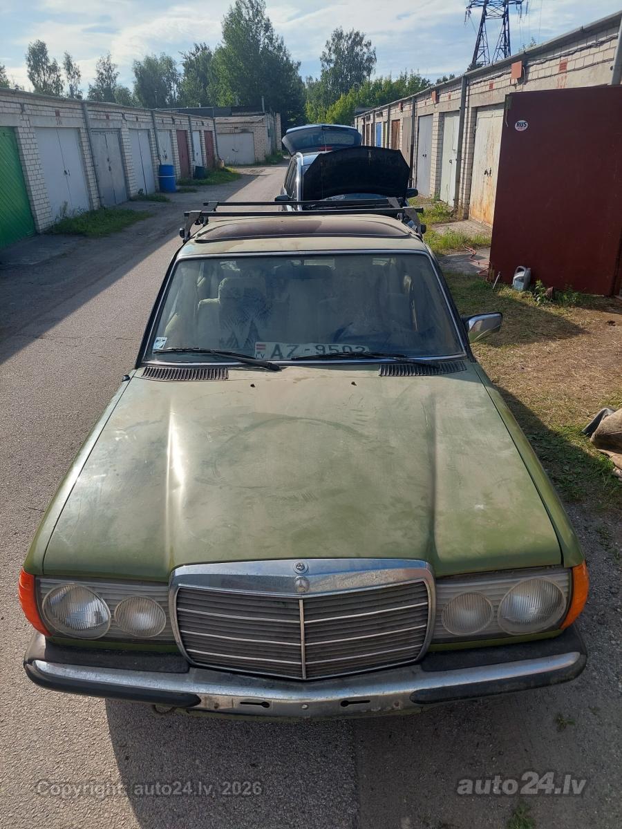 Zaļš Mercedes-Benz 200 1980 Rīga, ar dzinēja tilpumu 2.00 L un nobraukumu 186 tūkst. km par 2700 €, foto 15 vietnē AUTOMOTO.COM.LV