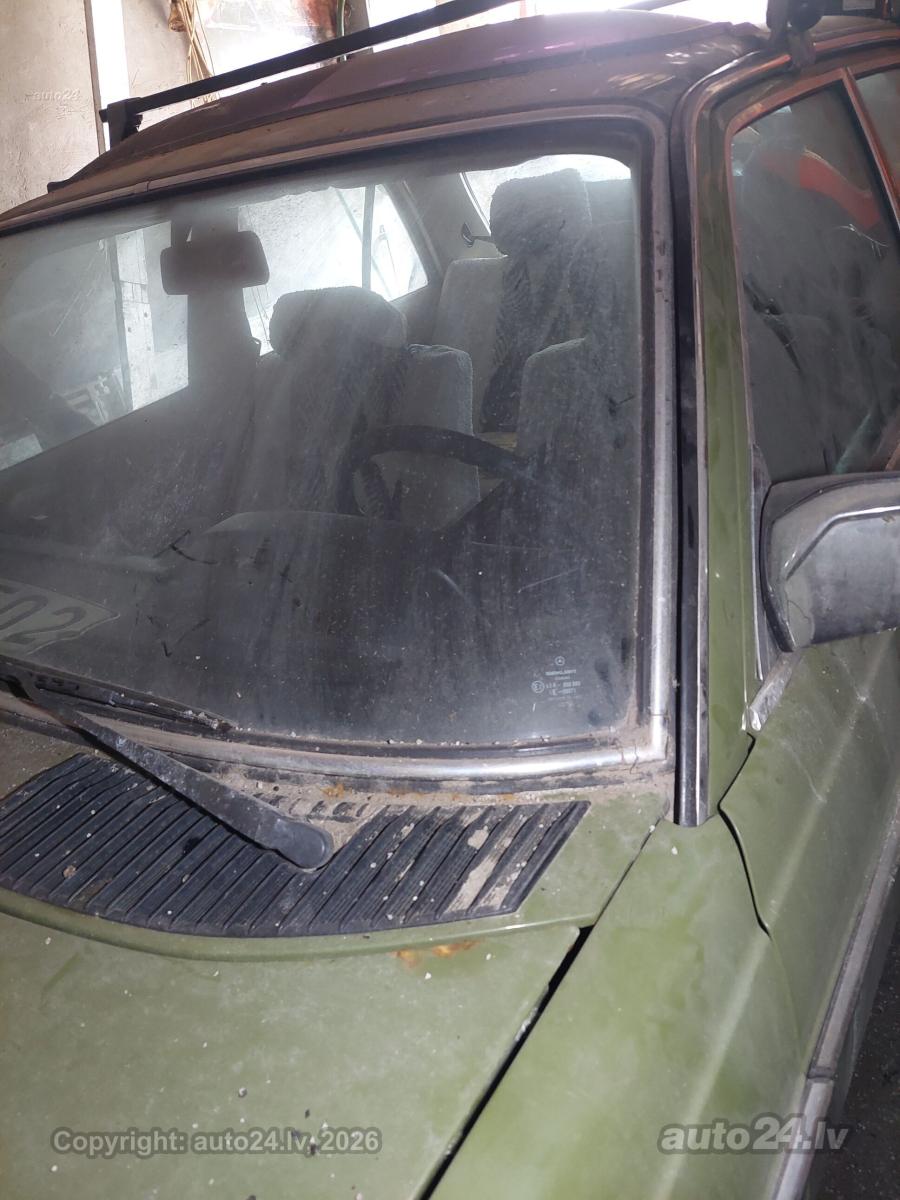 Zaļš Mercedes-Benz 200 1980 Rīga, ar dzinēja tilpumu 2.00 L un nobraukumu 186 tūkst. km par 2700 €, foto 19 vietnē AUTOMOTO.COM.LV